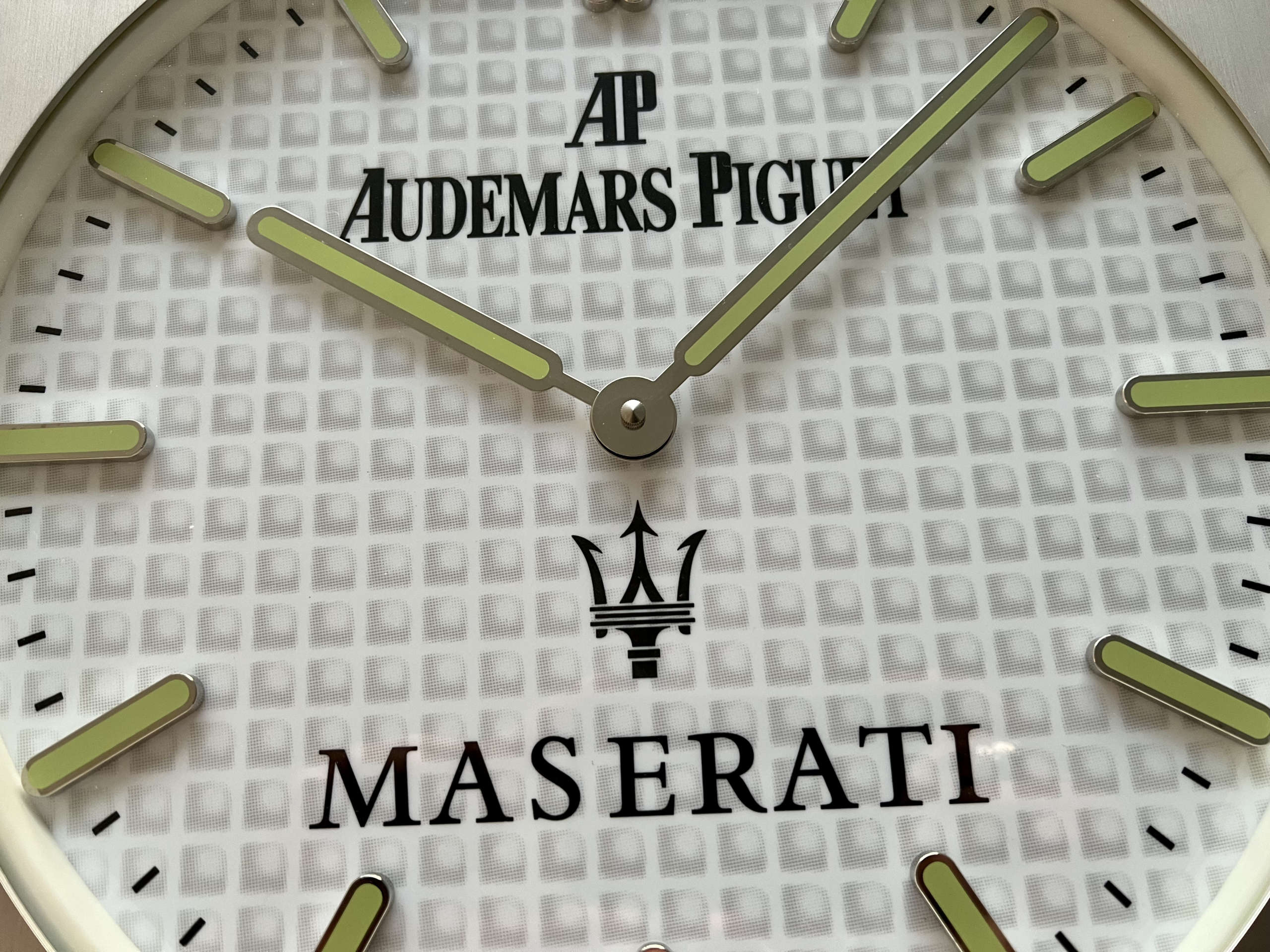 AUDEMARS PIGUET original Royal Oak dealer's wall clock, XL size ...